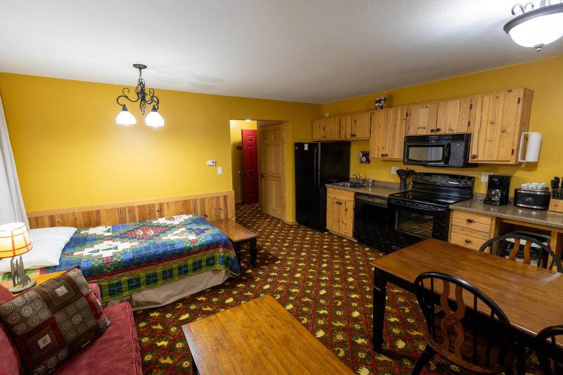 Ridge Trailside Sleeps 6 | Snowriver Mountain Resort
